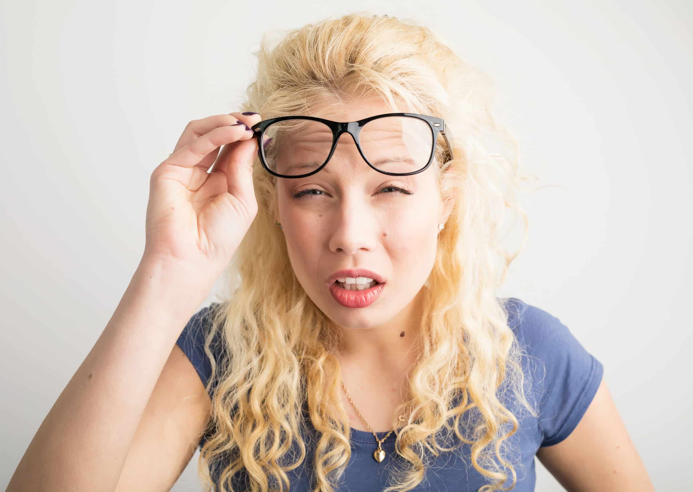Myopie des yeux, causes et symptômes, forte, faible, nocturne, lentilles